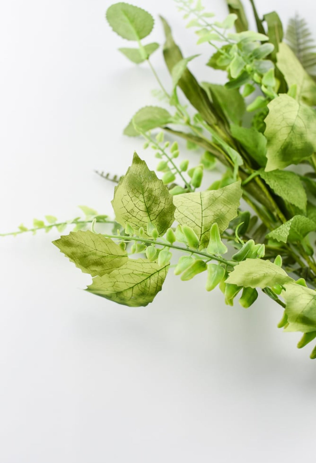 Mixed fern and leaves spray - Greenery Market